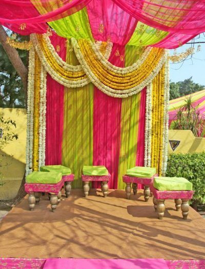20+ Pretty South Indian Backdrops For Pellikuthuru Ceremony! | WedMeGood