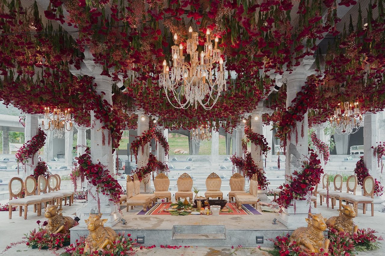 Fresh & Beautiful Mandapam Decor Ideas For Weddings | WedMeGood