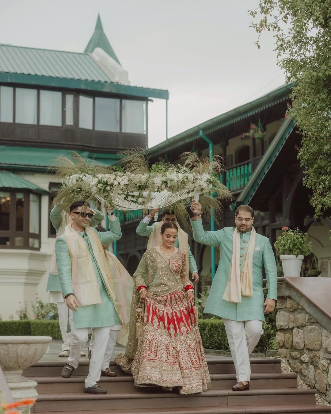 Stunning Contrast Bridal Dupatta Ideas to Elevate Your Wedding Look ...