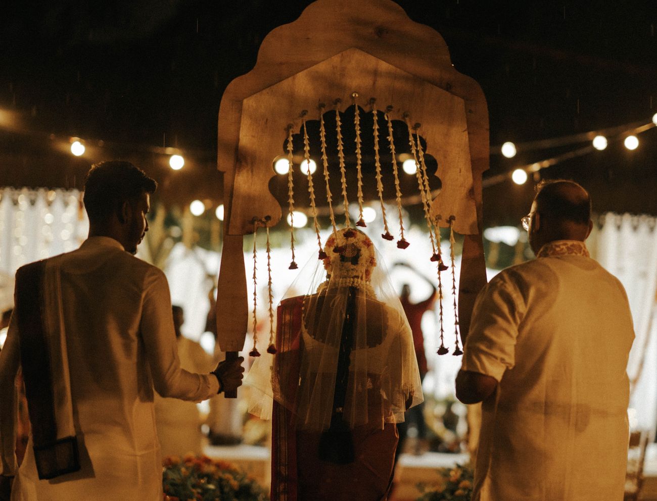 This Couple Had A Wedding Straight Out Of A Mani Ratnam Film! | WedMeGood