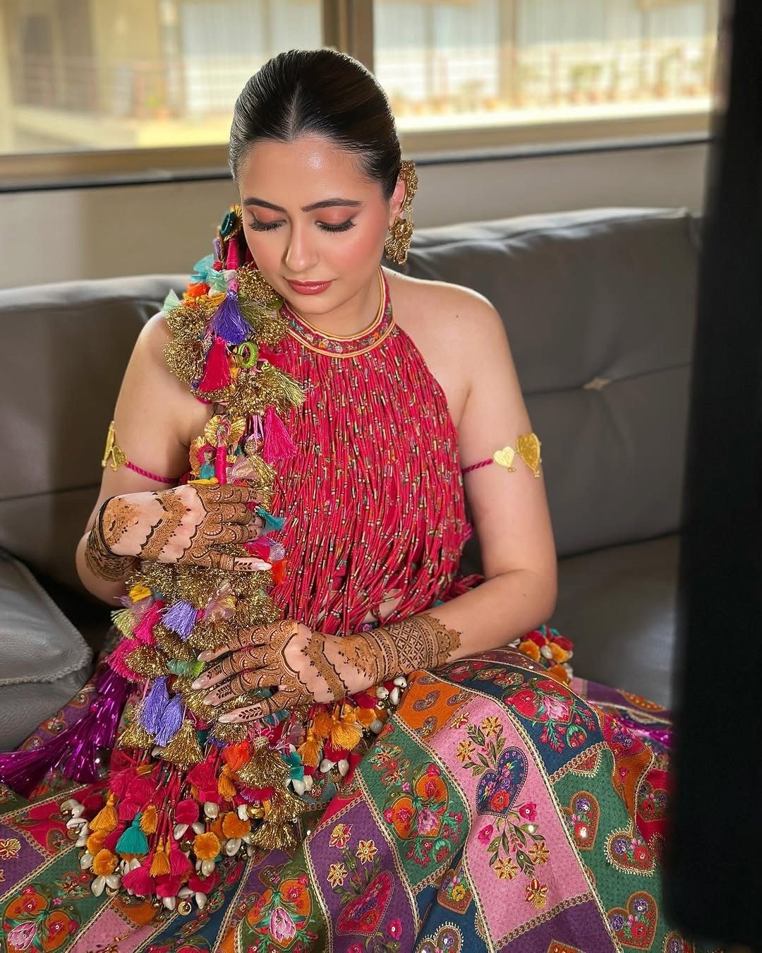 This Tasselled Mehendi Look Is the Ultimate Boho Vibe | WedMeGood