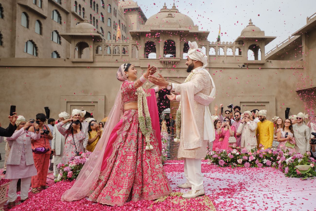 Jaipur Wedding With A Gorgeous Lotus Mandap & Musical Pheras! | WedMeGood