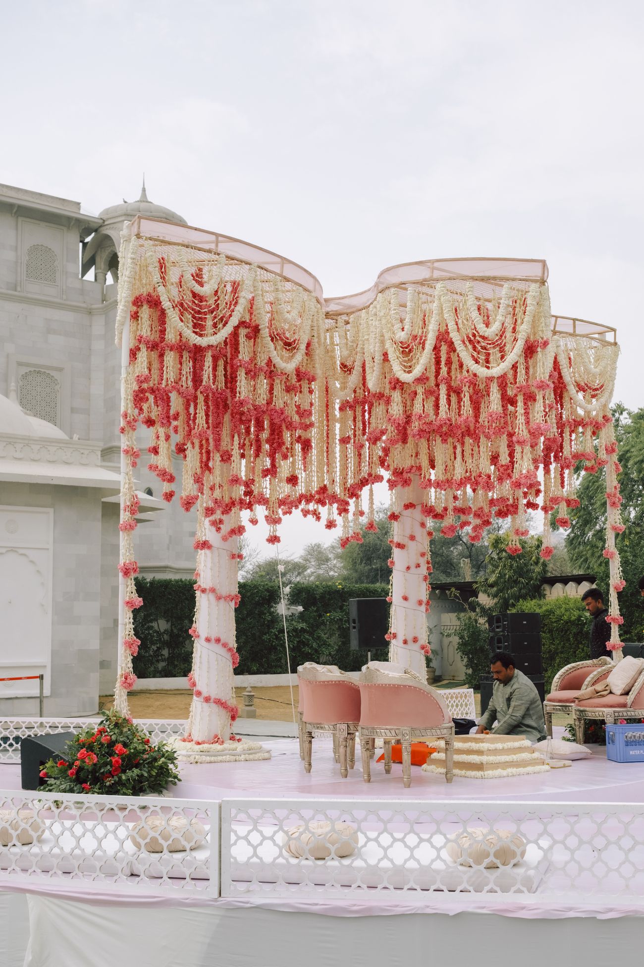 Jaipur Wedding With A Gorgeous Lotus Mandap & Musical Pheras! | WedMeGood