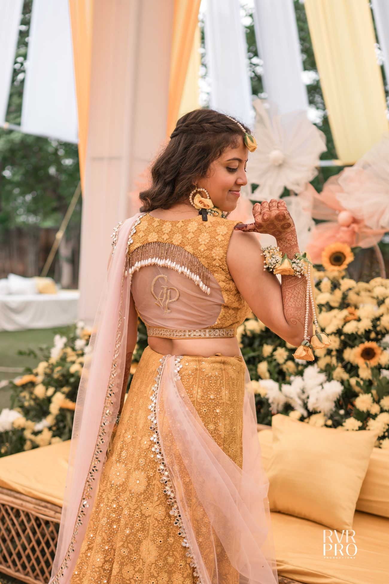 Delightful Hyderabad Wedding With A Love Story Lehenga | WedMeGood
