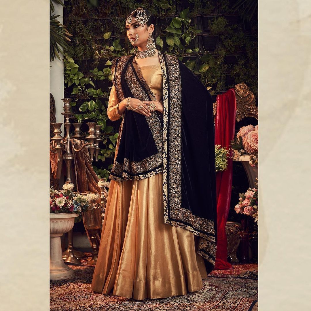 Lehenga & Outfit Labels Mothers Of Brides and Grooms Will Absolutely ...