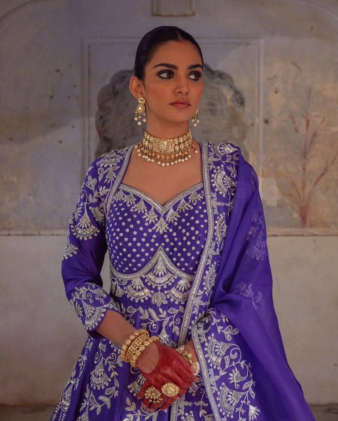 Lehenga & Outfit Labels Mothers Of Brides and Grooms Will Absolutely ...