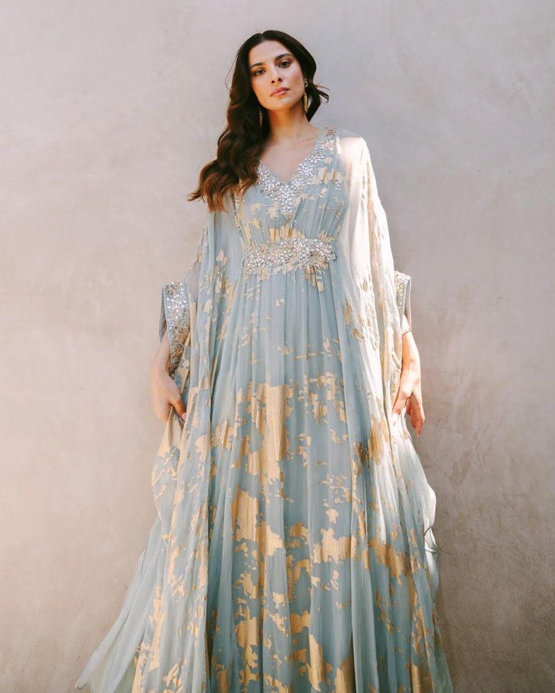 Lehenga & Outfit Labels Mothers Of Brides and Grooms Will Absolutely ...
