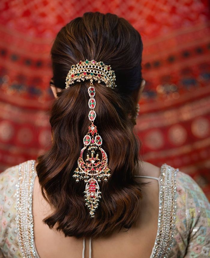 Current Fixation Glimmering Chand Chotis For A Chic Bridal Hairstyle WedMeGood