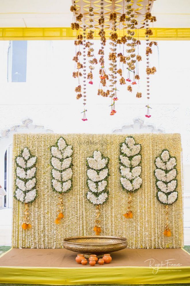 20+ Pretty South Indian Backdrops For Pellikuthuru Ceremony! | WedMeGood