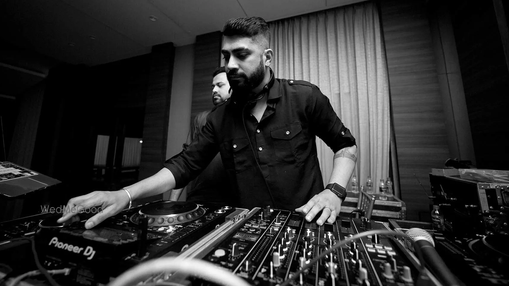 DJ Vee - Price & Reviews | DJ in Mumbai