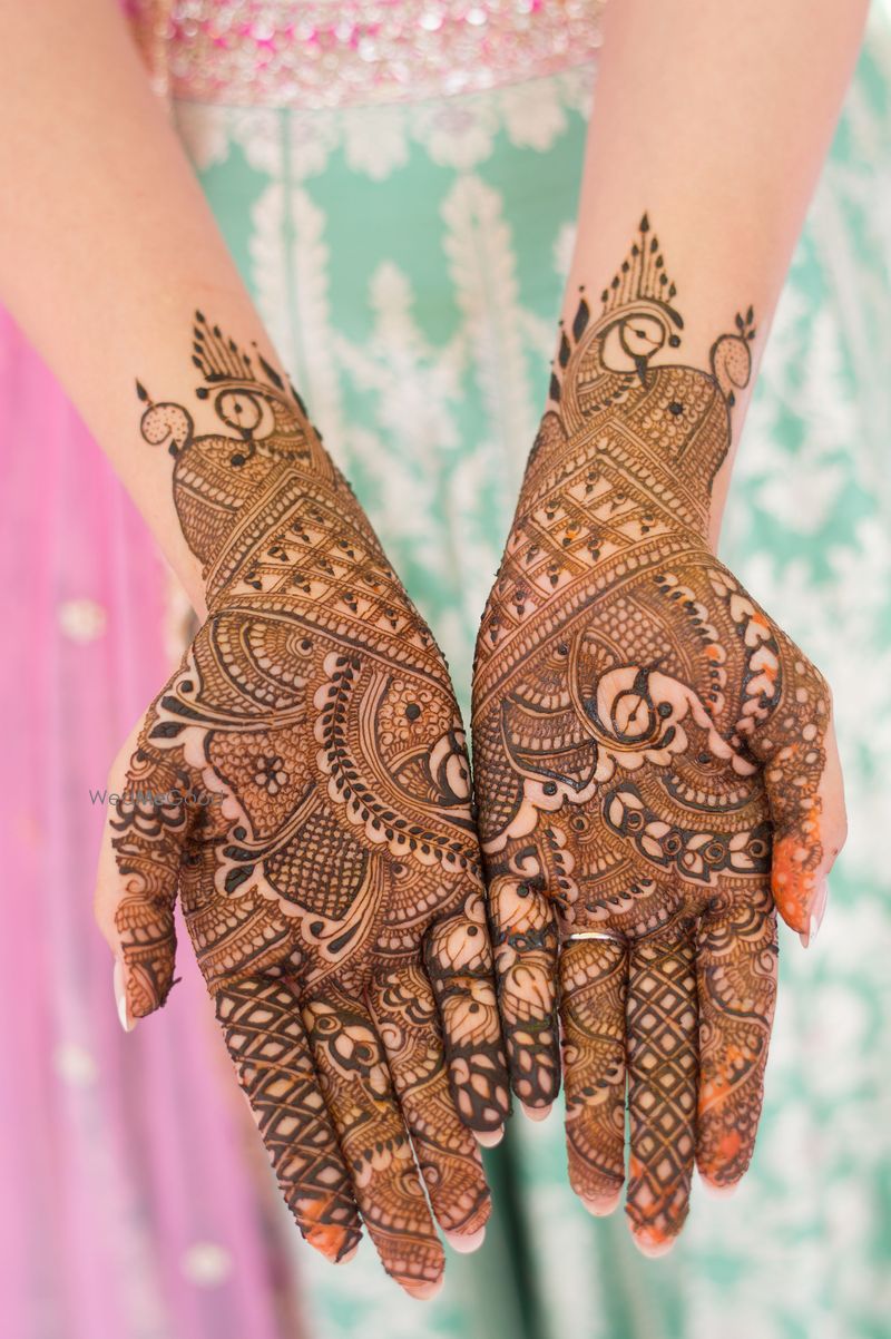 Photo of Minimal bridal mehendi ideas with birds