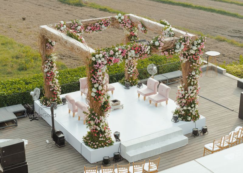 Photo of Lovely open mandap with rustic theme for a day wedding