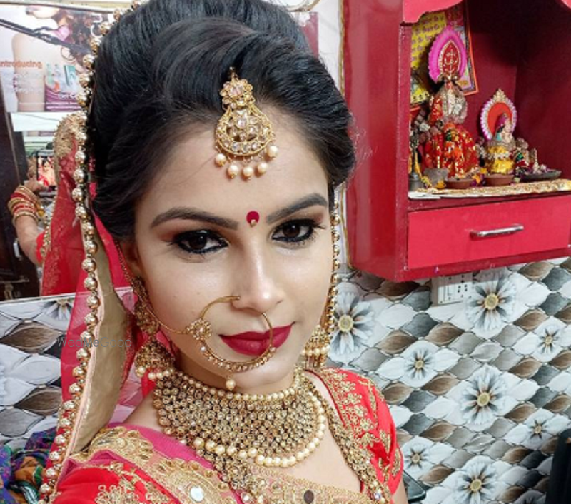 Ayushi Express Salon - Price & Reviews | Kanpur Makeup Artist