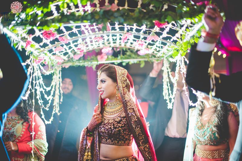 Photo of Bride Entry in Floral Chaadar