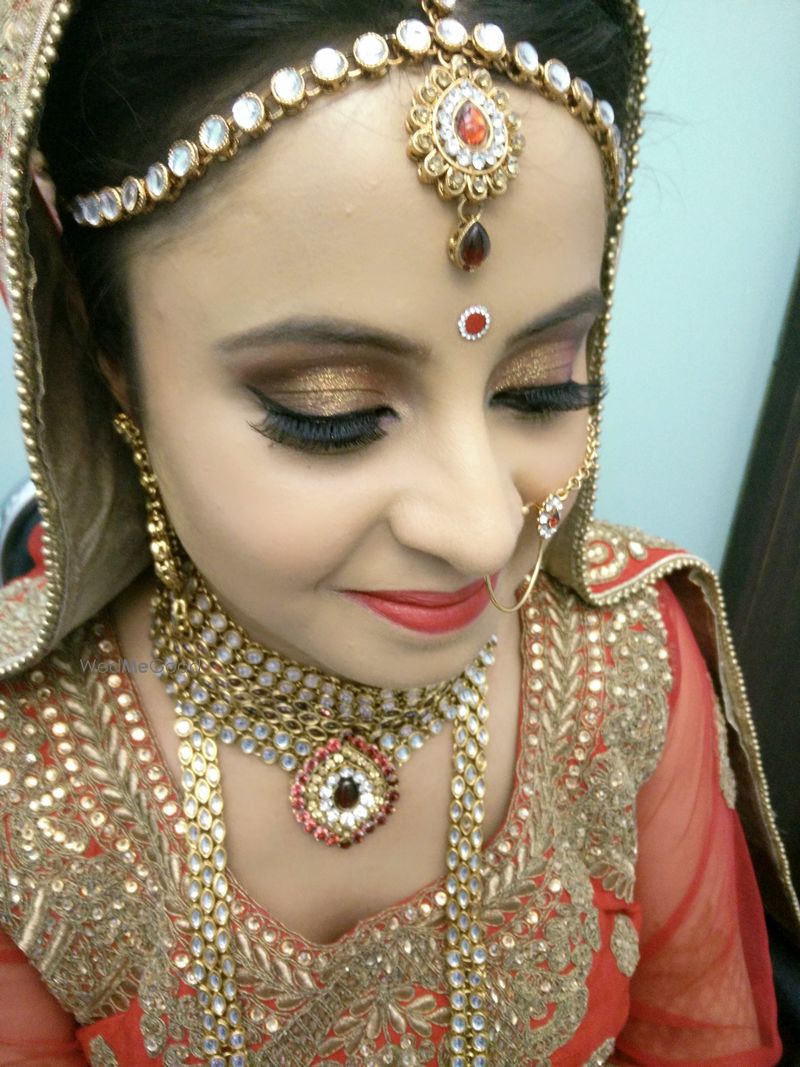 Tangles Salon - Price & Reviews | Delhi NCR Makeup Artist