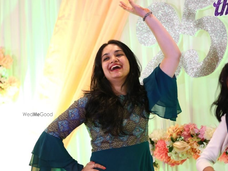 Tanya Thakur Dance - Ab Road, Indore | Price & Videos