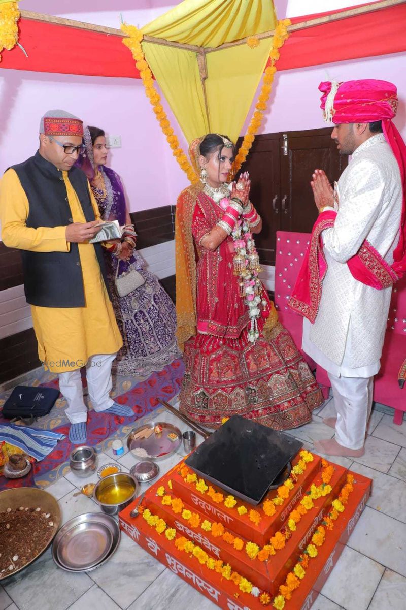 Acharya Vishwadev - Noida | Wedding Pandits & Priests