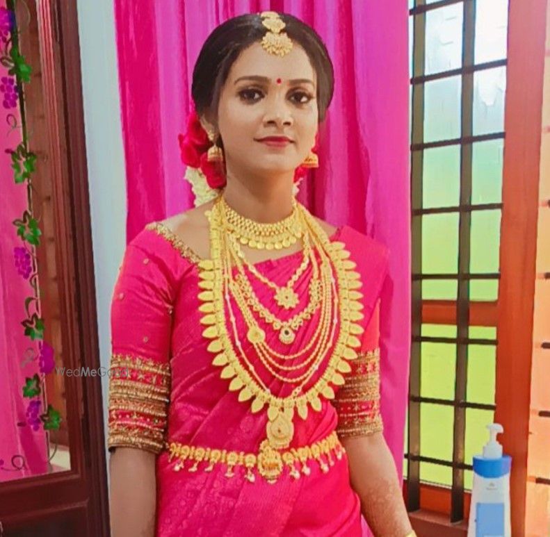 Bossy Looks Beauty Parlor - Price & Reviews | Thrissur Makeup Artist