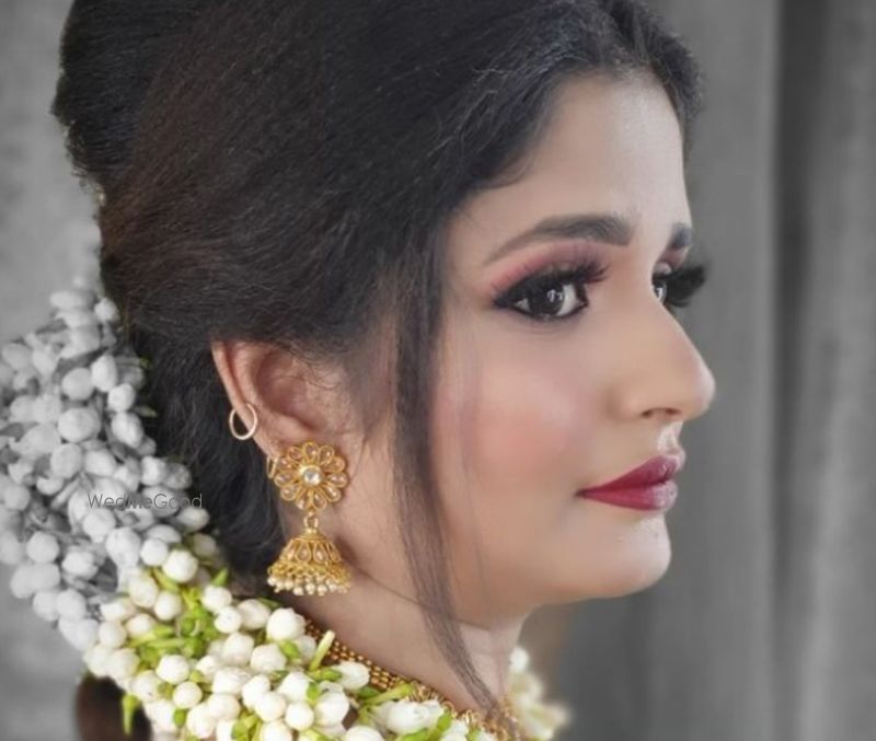 Uzma Makeovers 786 - Price & Reviews | Hyderabad Makeup Artist