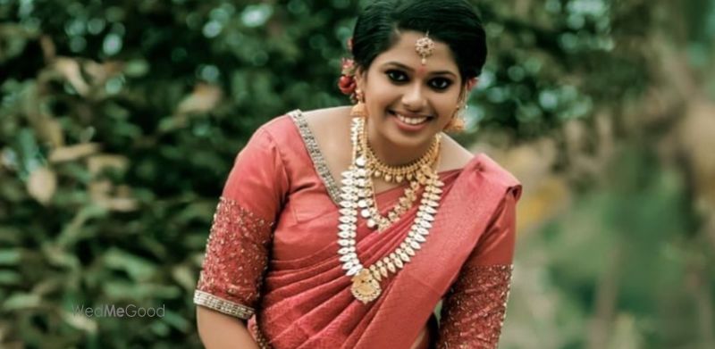 La Vie Makeover Studio - Price & Reviews | Ernakulam Makeup Artist