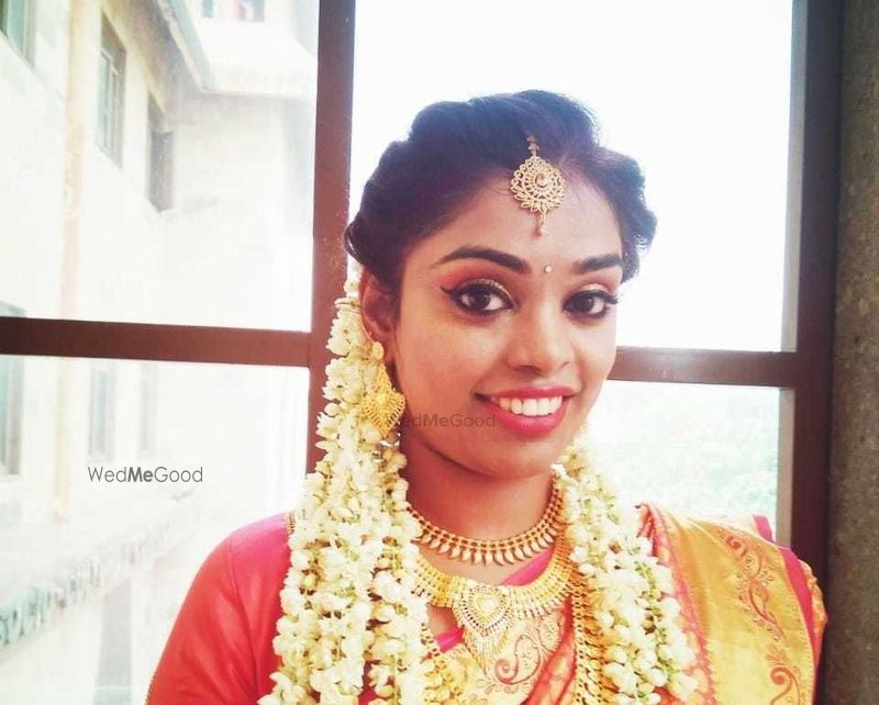 Makeup Artist Simmi Sharma - Price & Reviews | Delhi NCR Makeup Artist