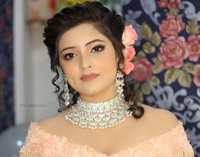 Foxy Salon & Makeup Studio - Price & Reviews | Delhi NCR Makeup Artist
