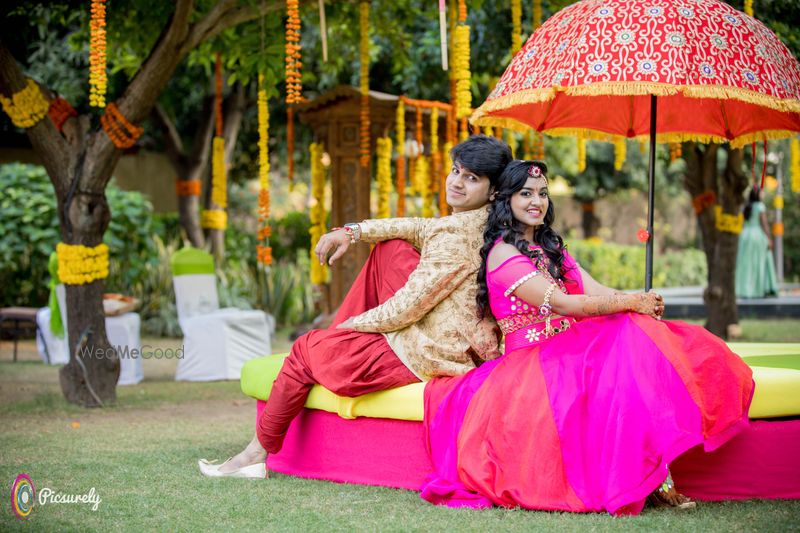 Photo of mehendi couple shot