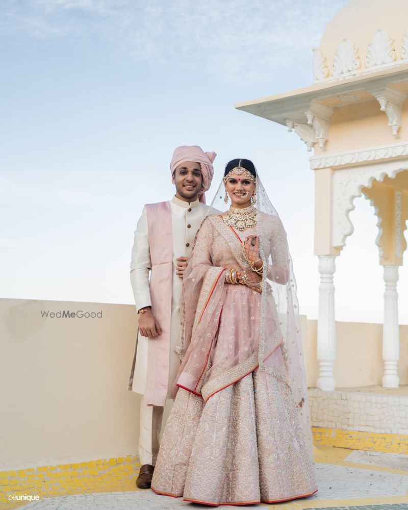 Photo of A lovely couple colour-coordinating in pink.