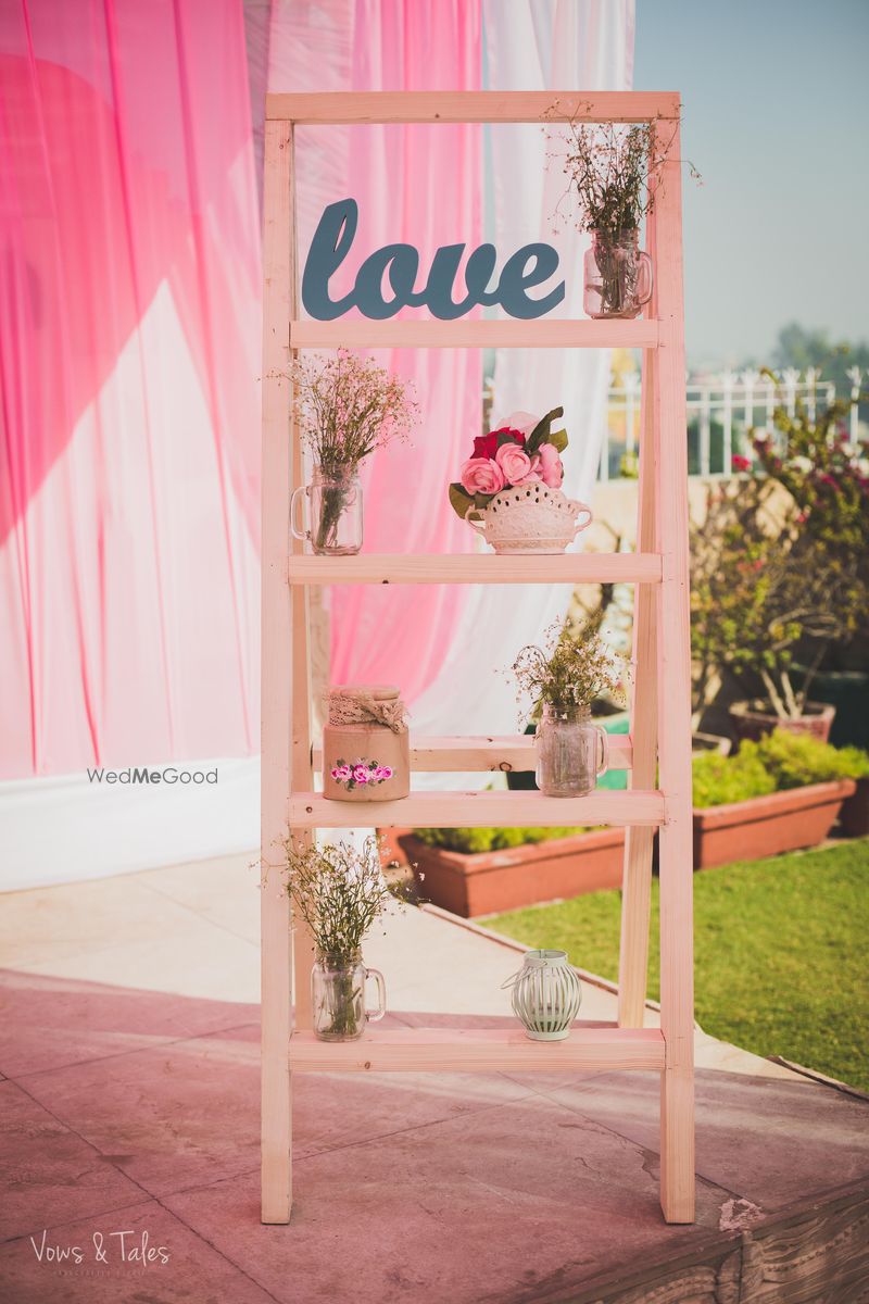 Photo of Wooden ladder decor with floral arrangement