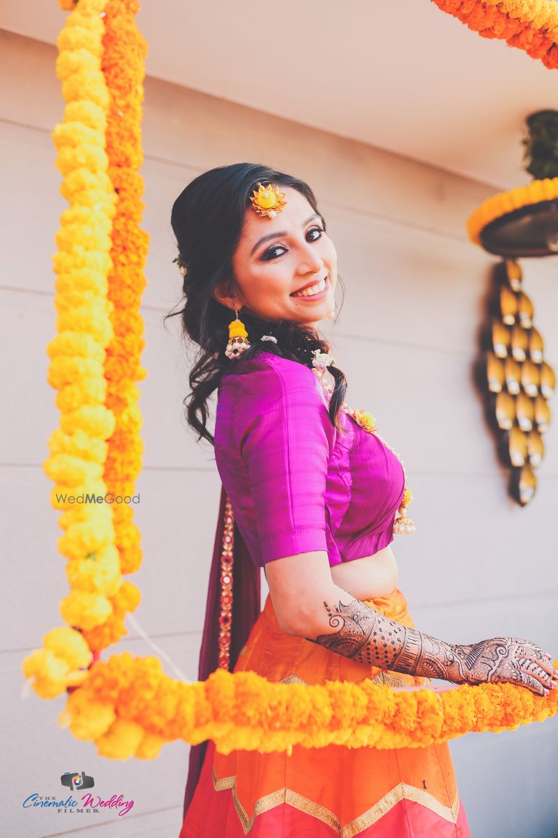 Photo of Bridal portrait on mehendi with genda pool Photo Booth