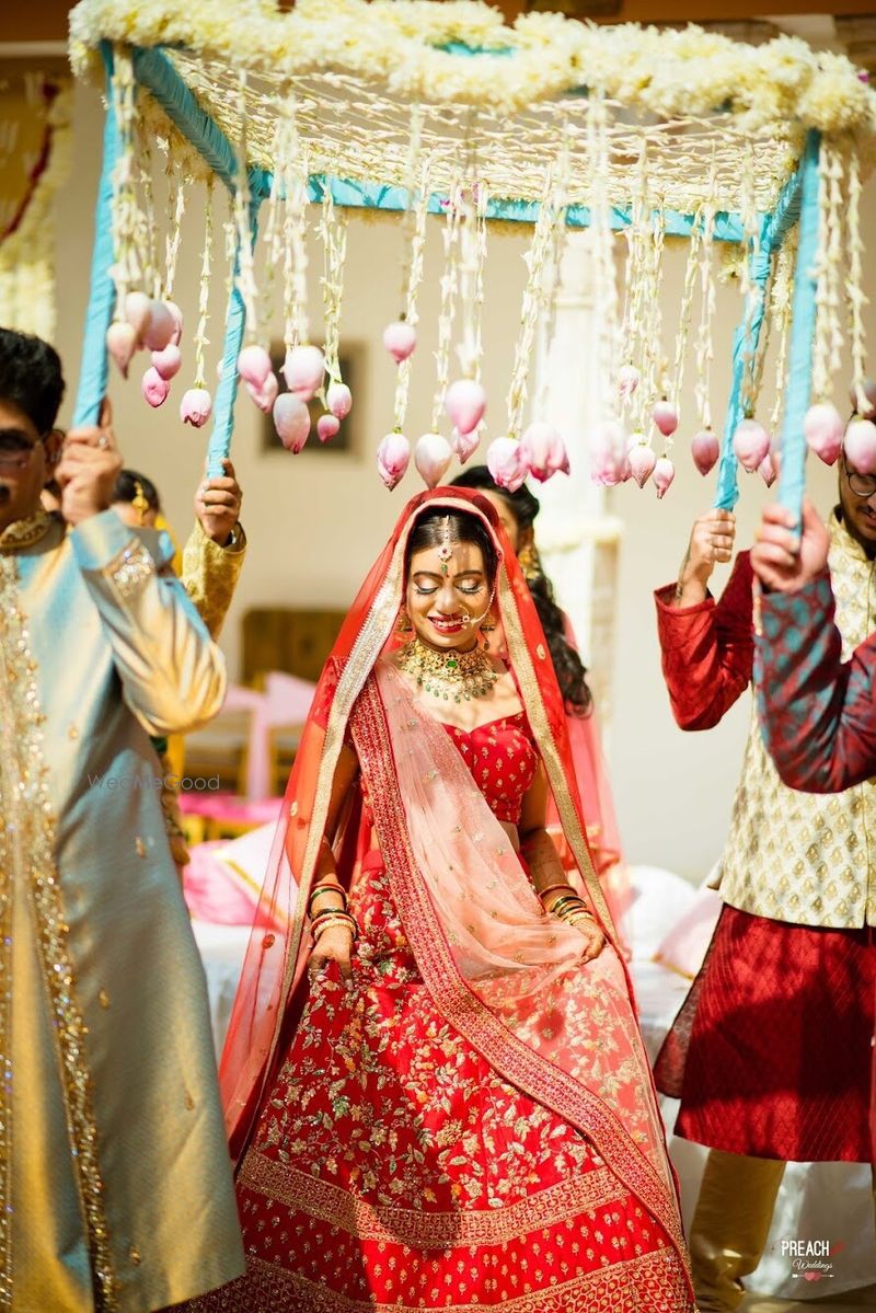 Photo of Bride entering under phoolon ki chadar with lotus and floral ...