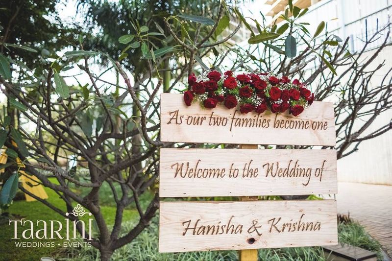Photo of Wedding Entrance Quotes with Roses Decor