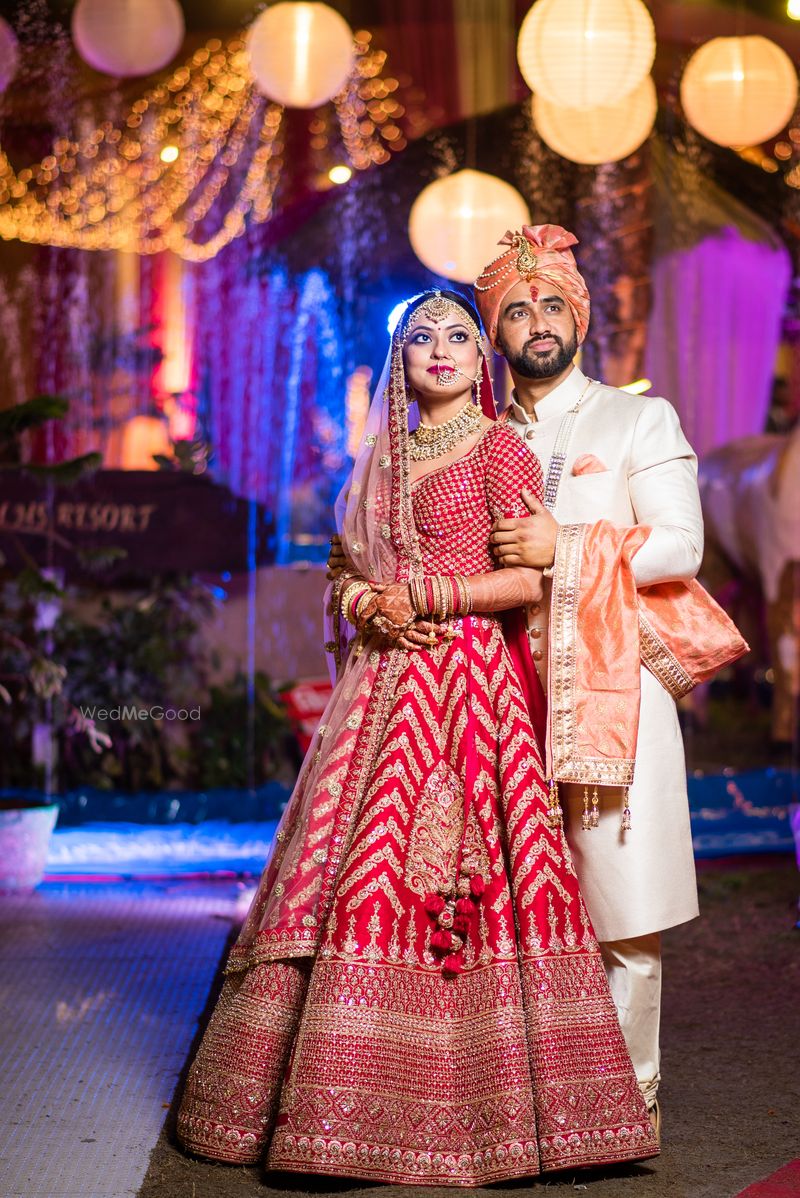 Indian Bride And Groom Portrait Indian Bride, Bridal Lehenga Red ...