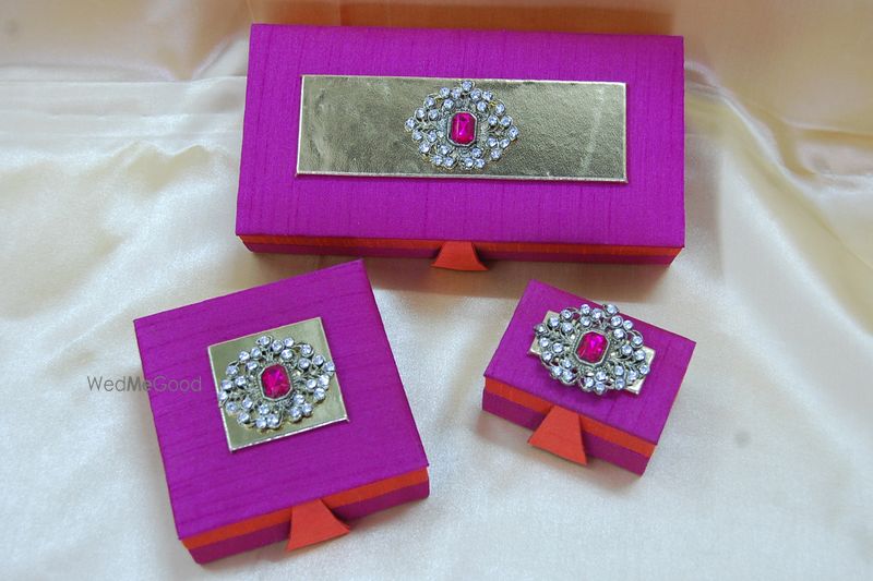 Photo of fuschia purple boxes