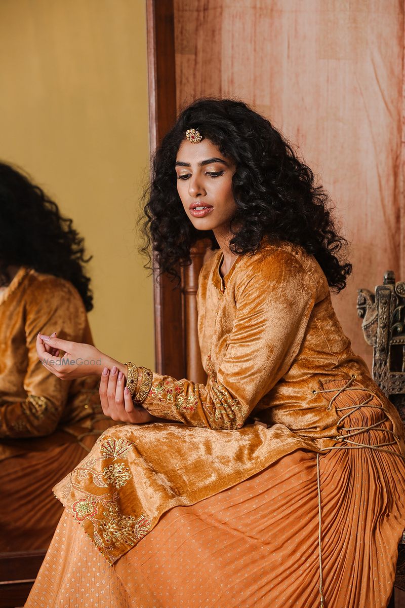 Noreen velvet kurta set by Moledro